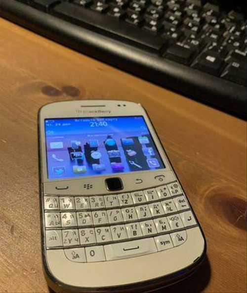 Телефон BlackBerry bold 9900