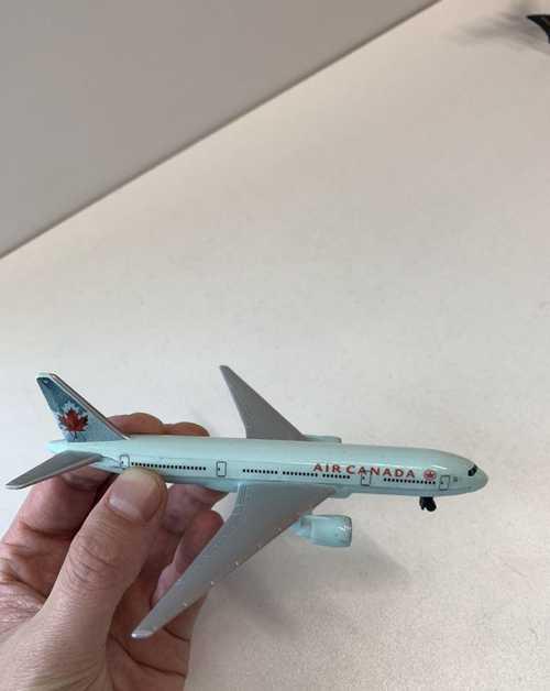 Модель самолета Boeing 777-200 Air Canada