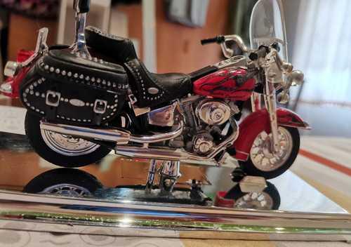 Модель мотоцикла Maisto 1:18 Harley Davidson