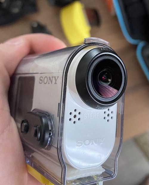Экшн камера Sony HDR-AS100