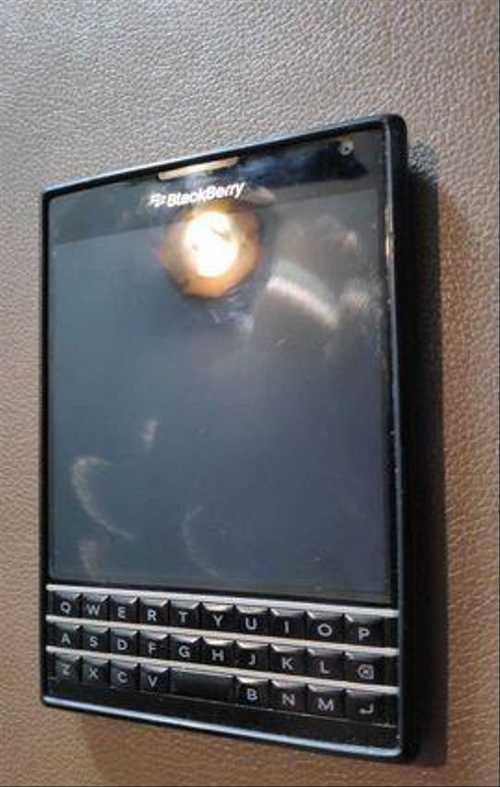 Телефон BlackBerry Passport