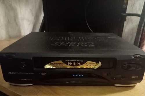 Видео магнитофон Philips с видеокассетами