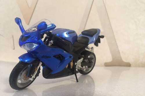 Модель мотоцикла bburago Kawasaki zx- 10r 1:18