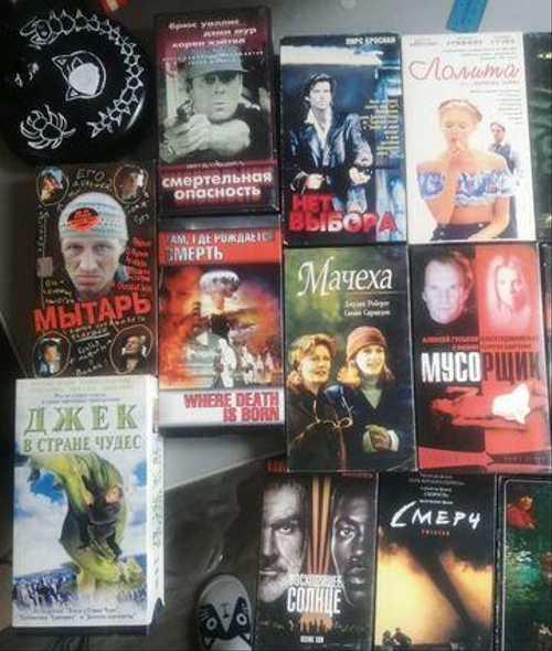 VHS кассеты и DVD диски