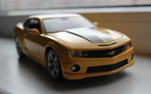 Модель Maisto 1/24 Chevrolet Camaro 2010