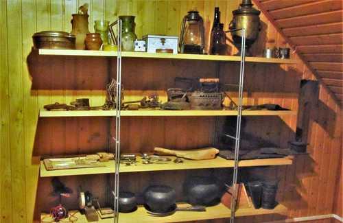 Коллекция старинных предметов из деревенской избы