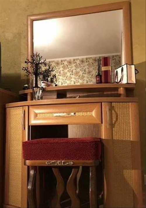 Туалетный столик "Лазурит" с зеркалом и банкеткой