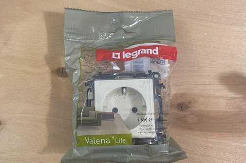 Розетки legrand valena life