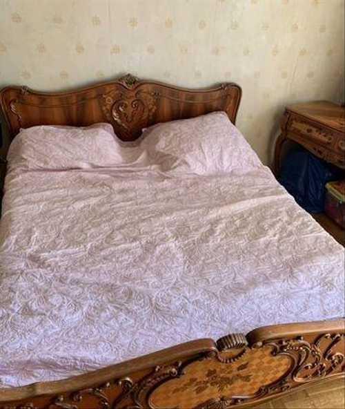 Гарнитур - шкаф кровать тумбочки Румыния. Антиквар