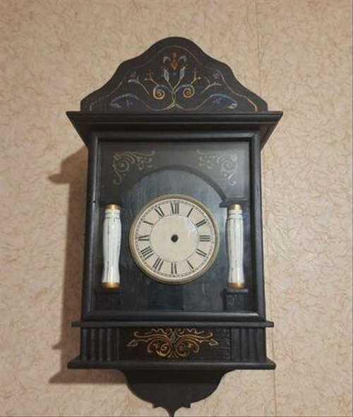 Корпус старинных настенных часов