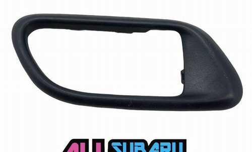 Рамка дверной ручки передняя правая Subaru Impreza