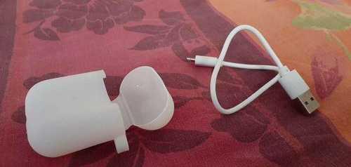 Чехол белый для Bluetooth-наушников; кабель зарядк