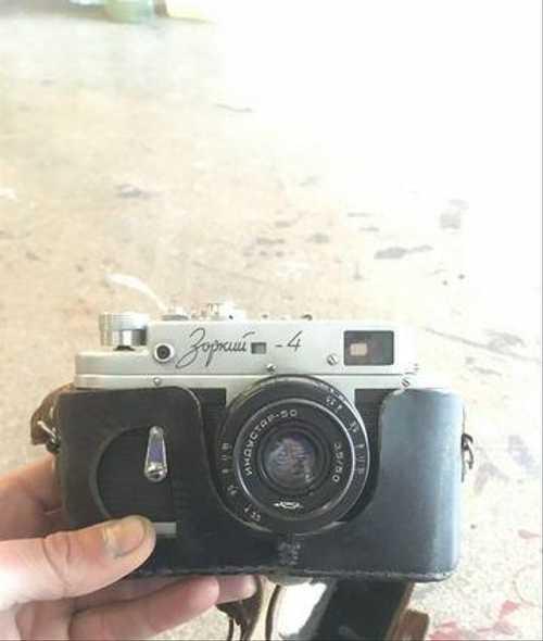 Плёночный фотоаппарат Зорький 4