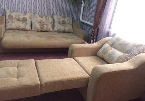 Мягкая мебель (диван и два кресла-кровати)