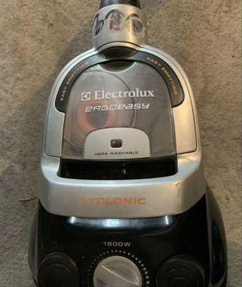 Пылесос Electrolux ergoeasy 1800W