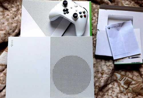 Xbox One S в идеальном состоянии полный комплект