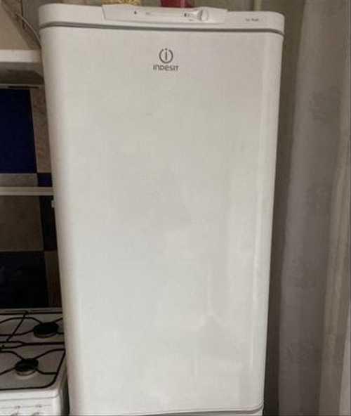Холодильник indesit c138nfg