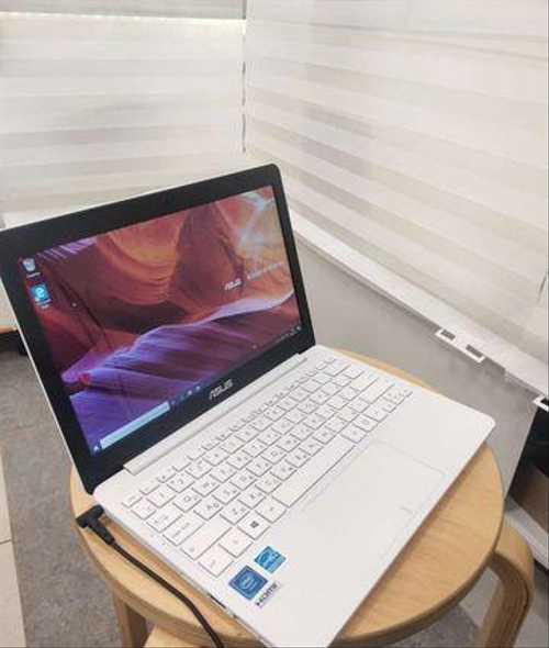 Ноутбук Asus E203M