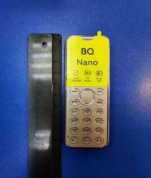 Маленький кнопочный телефон BQ nano
