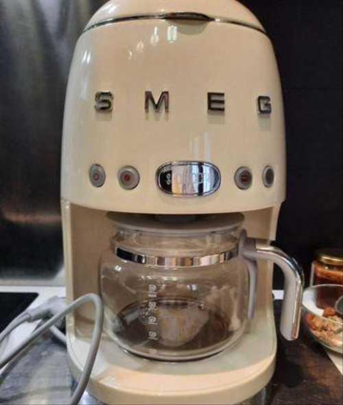 Smeg капельная кофеварка DCF02creu cream