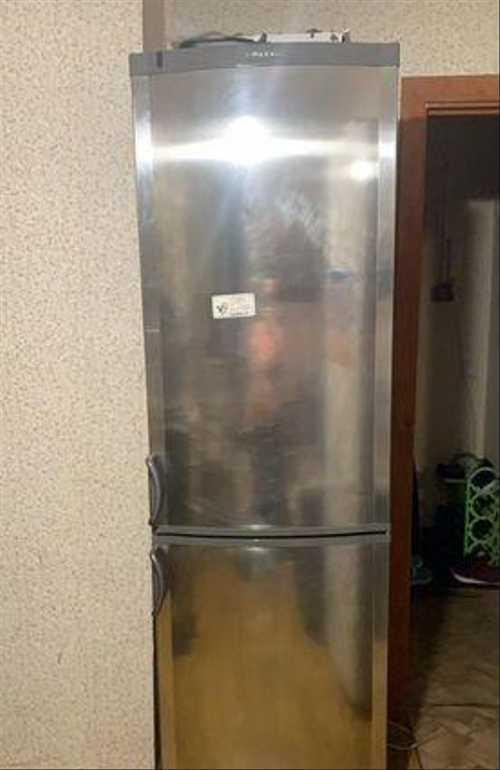Двухметровый холодильник Vestfrost BKF 404 Дания