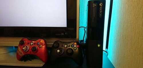 Xbox 360 4 Gb + два джойстика + hdmi кабель + Fifa