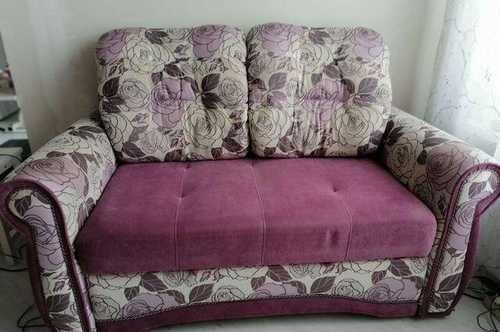 Красивый качественный диван