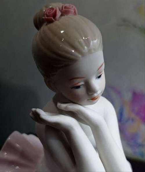 Фарфоровая статуэтка маленькой балерины