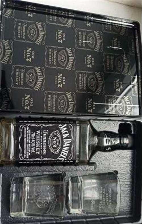Jack Daniels Коробка, бутылка и стаканы