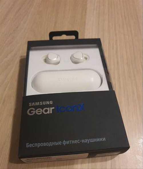 Беспроводные наушники Samsung Gear IconX (2017)