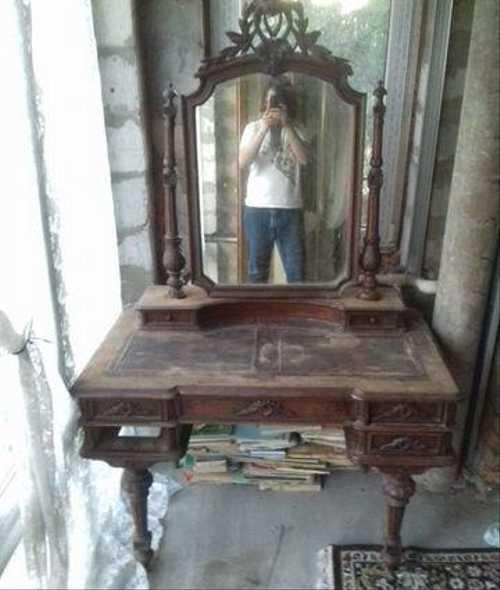 Старинный дамский туалетный столик