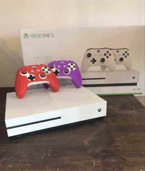 Xbox one s 1tb, 2 геймпада