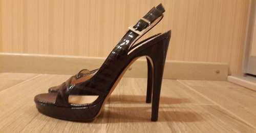 Продам босоножки Casadei