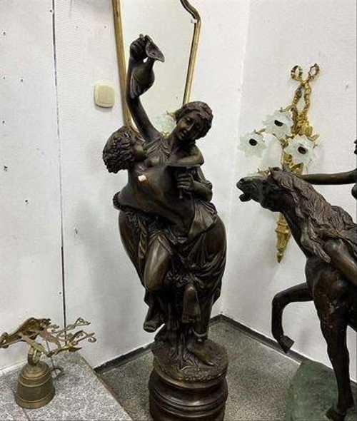 Антикварная бронзовая скульптура Девушки
