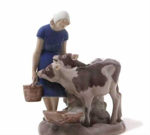 Фарфоровая фигура Девушка с телятами. Bing &Gronda