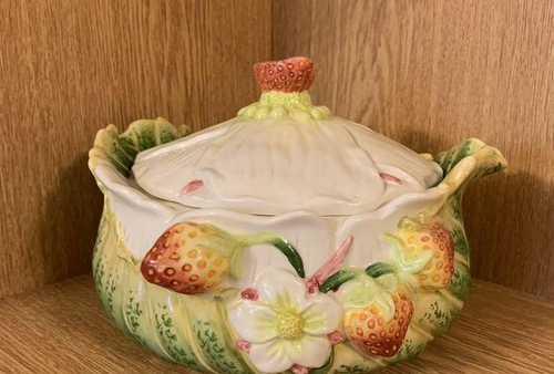 Керамическая супница. Обьем 3 л