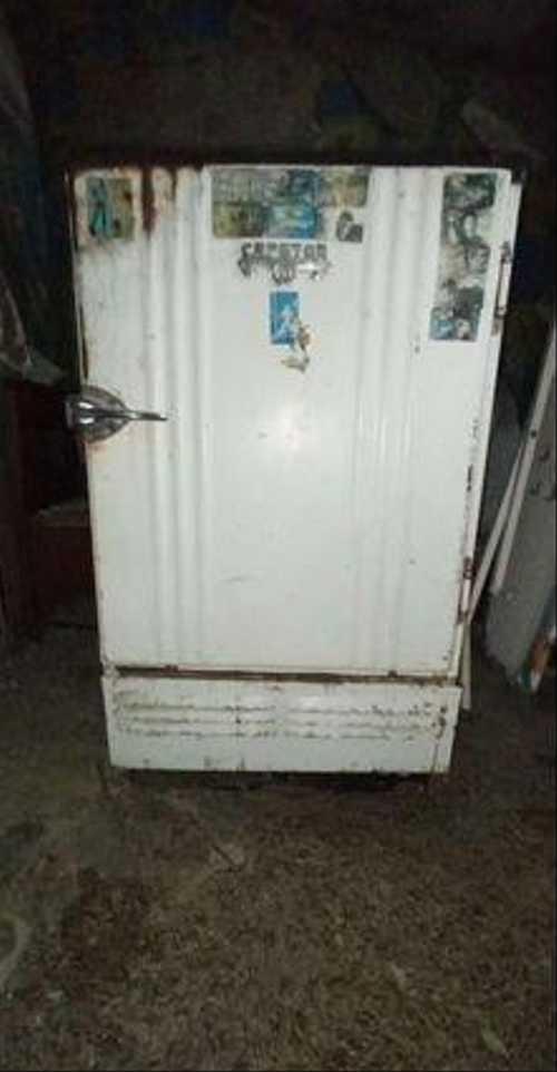 Ретро холодильник "Саратов"