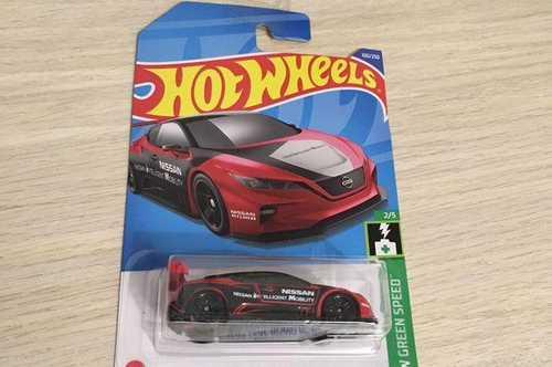 Коллекционная модель hot wheels nissan leaf nismo