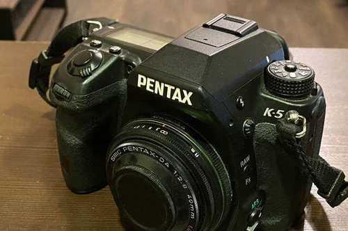 Зеркальный фотоаппарат Pentax k5 с объективом 40mm