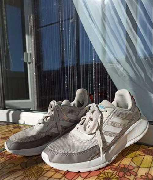 Кроссовки adidas 35р