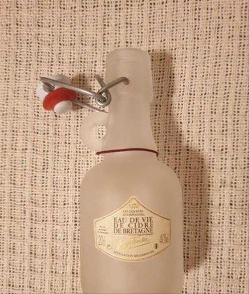 Матовая бутылка с бугельной пробкой