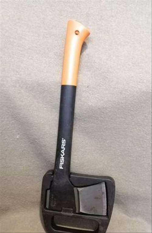 Топор Fiskars