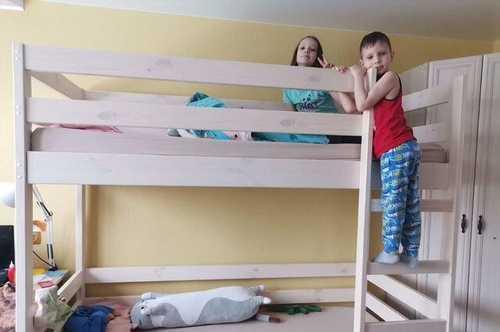Кровати двухъярусные, детские из массива новые