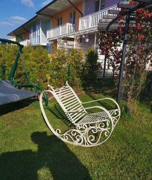 Кресло качалка садовая металлическая ковка