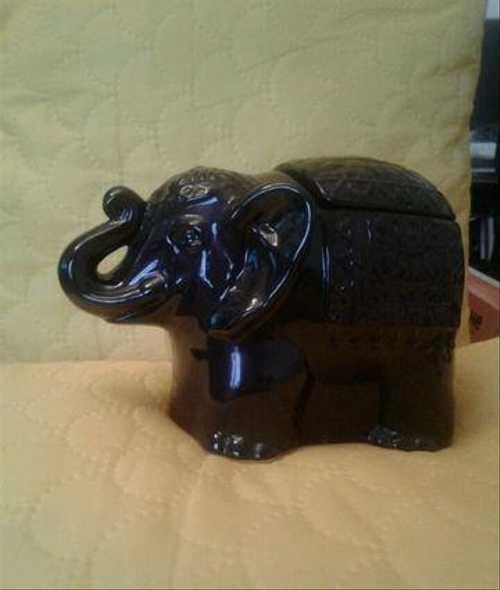 Слон-шкатулка фарфоровый. Индия