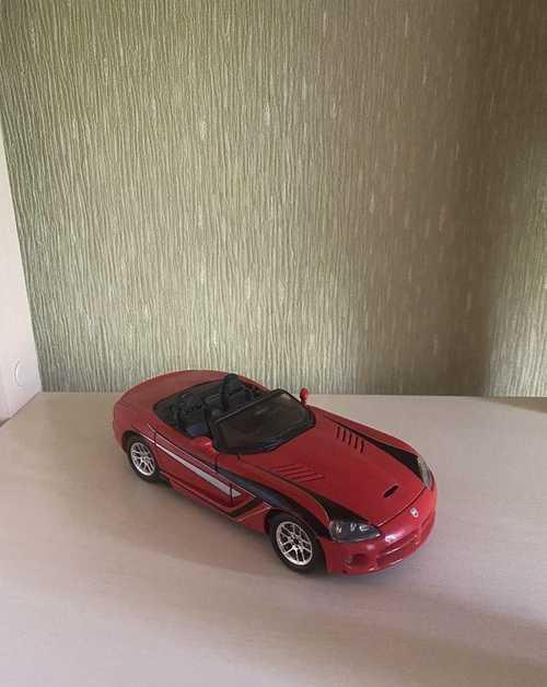 Модель Dodge Viper SRT-10 (2005) от Burago 1/24