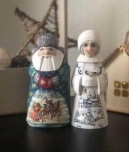 Новогодние фигурки Деда Мороза и Снегурочки из дер