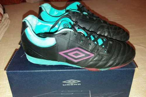 Футбольные бутсы umbro