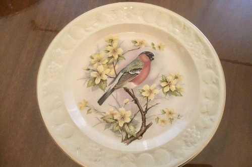 Настенная тарелка с птицей, рельефная, Англия