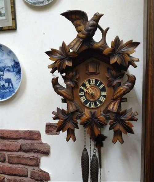 Старинные часы с кукушкой